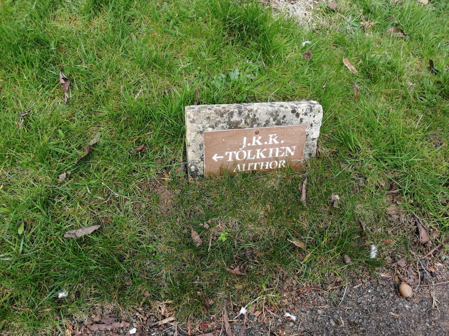 Beren and Luthien – J.R.R. Tolkien’s Grave, Wolvercote, Oxford – Wordland