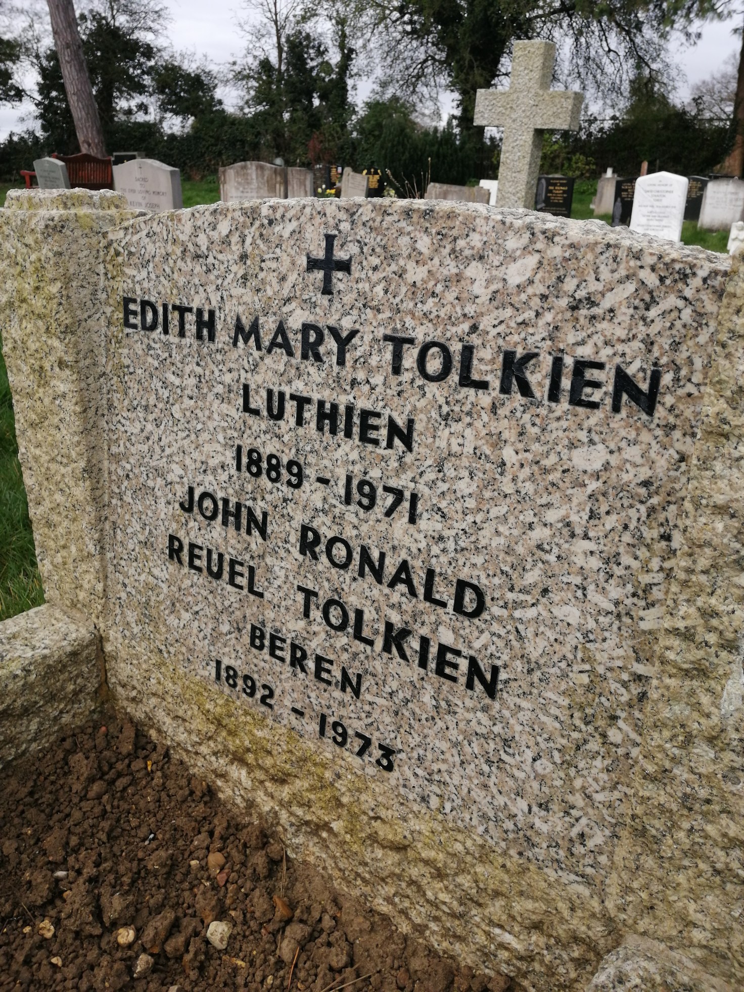 Beren and Luthien – J.R.R. Tolkien’s Grave, Wolvercote, Oxford – Wordland